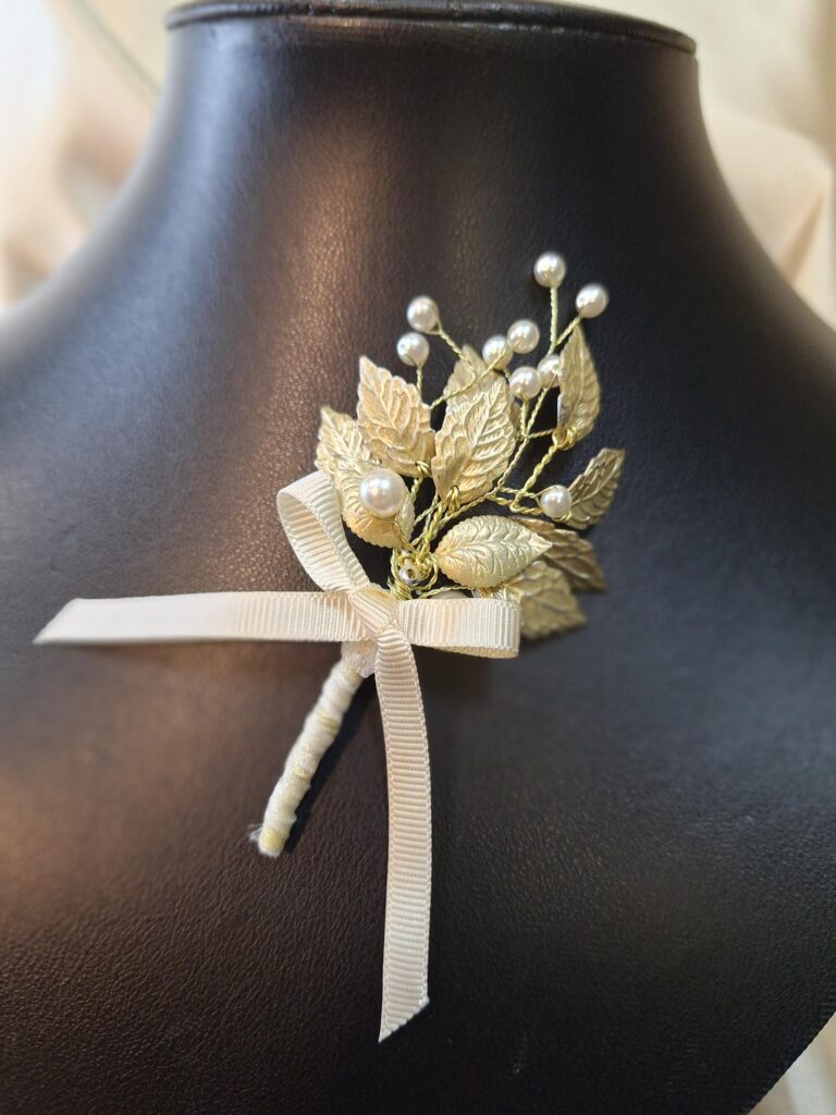ARB100 Aurelia Buttonhole – Arianna Bespoke Accessories